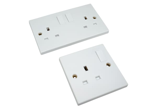 13A Switched 3 Pin UK White Plastic Mains Socket