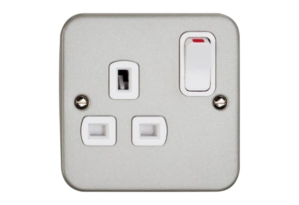 Deta Vimark Metalclad Single Gang Switched Surface Mount UK 3-pin Socket