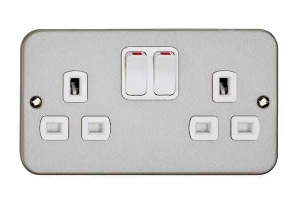 Deta Vimark Metalclad Double Gang Switched Surface Mount UK 3-pin Socket
