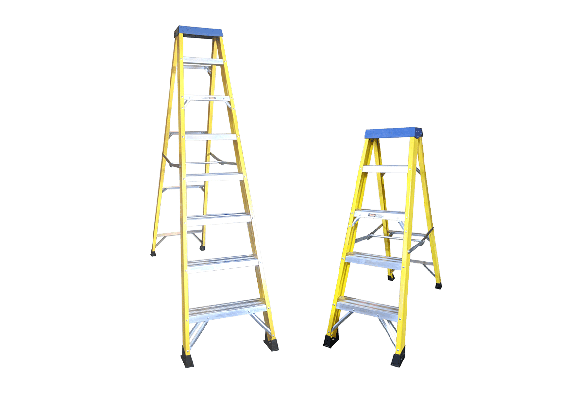 Lightweight Compact Fibreglass Step Ladder (BS EN 131) | Connectec.uk